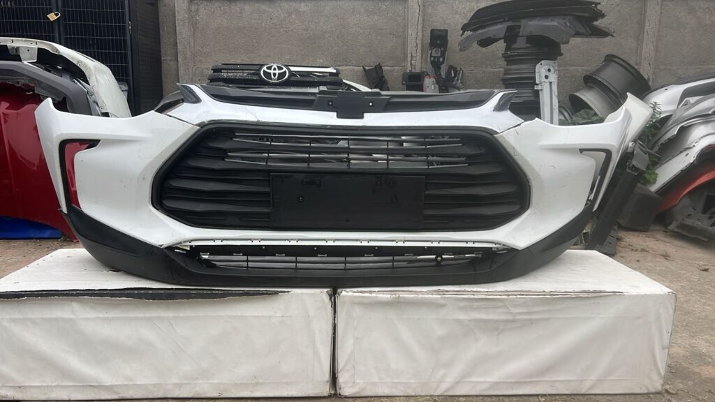 Parachoque Delantero Chevrolet Tracker (21-25) | Original