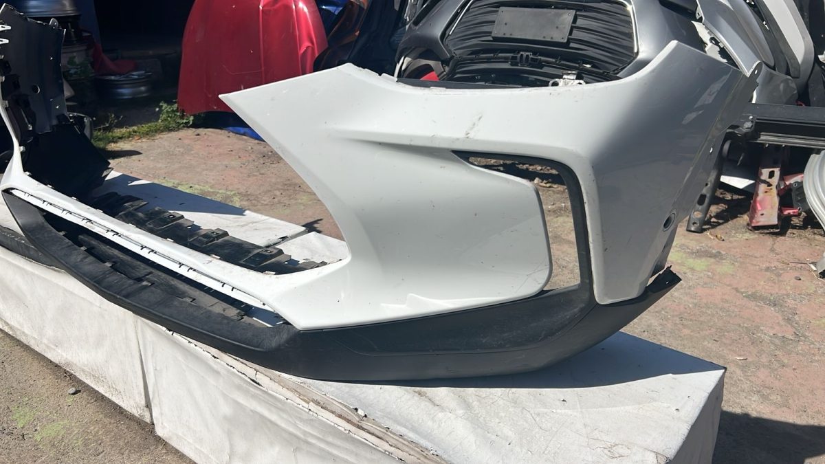 Parachoque Delantero Chevrolet Tracker (21-25) | Original