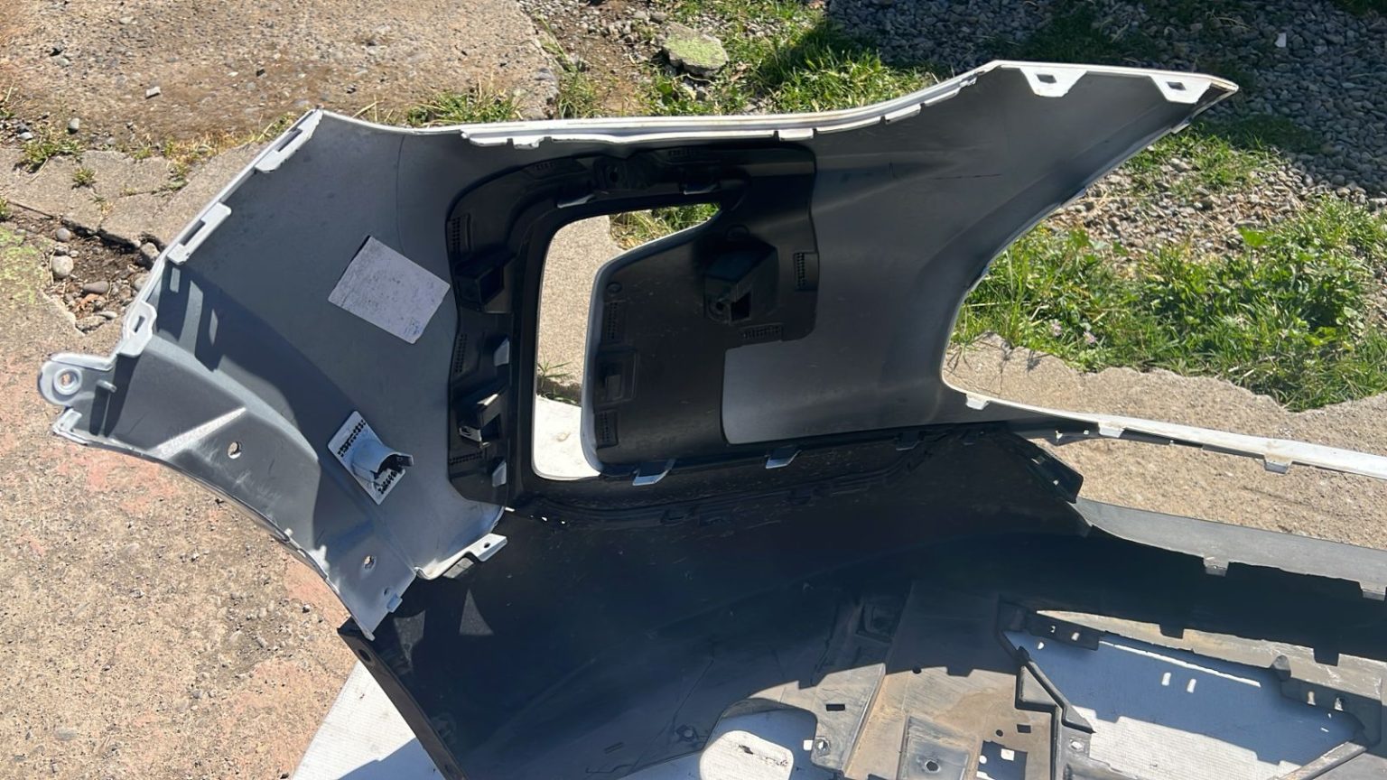 Parachoque Delantero Chevrolet Tracker (21-25) | Original
