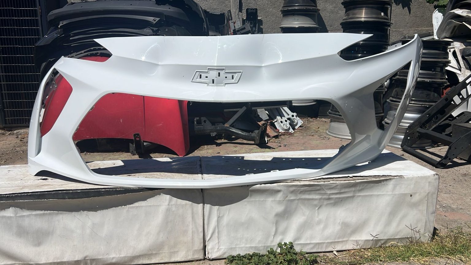 PARACHOQUE DELANTERO CHEVROLET BOLT (24-26) – Repuestos Originales